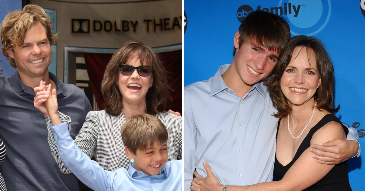 Sally Field'ın Oğulları Peter, Eli ve Sam ile En Şirin Fotoğrafları