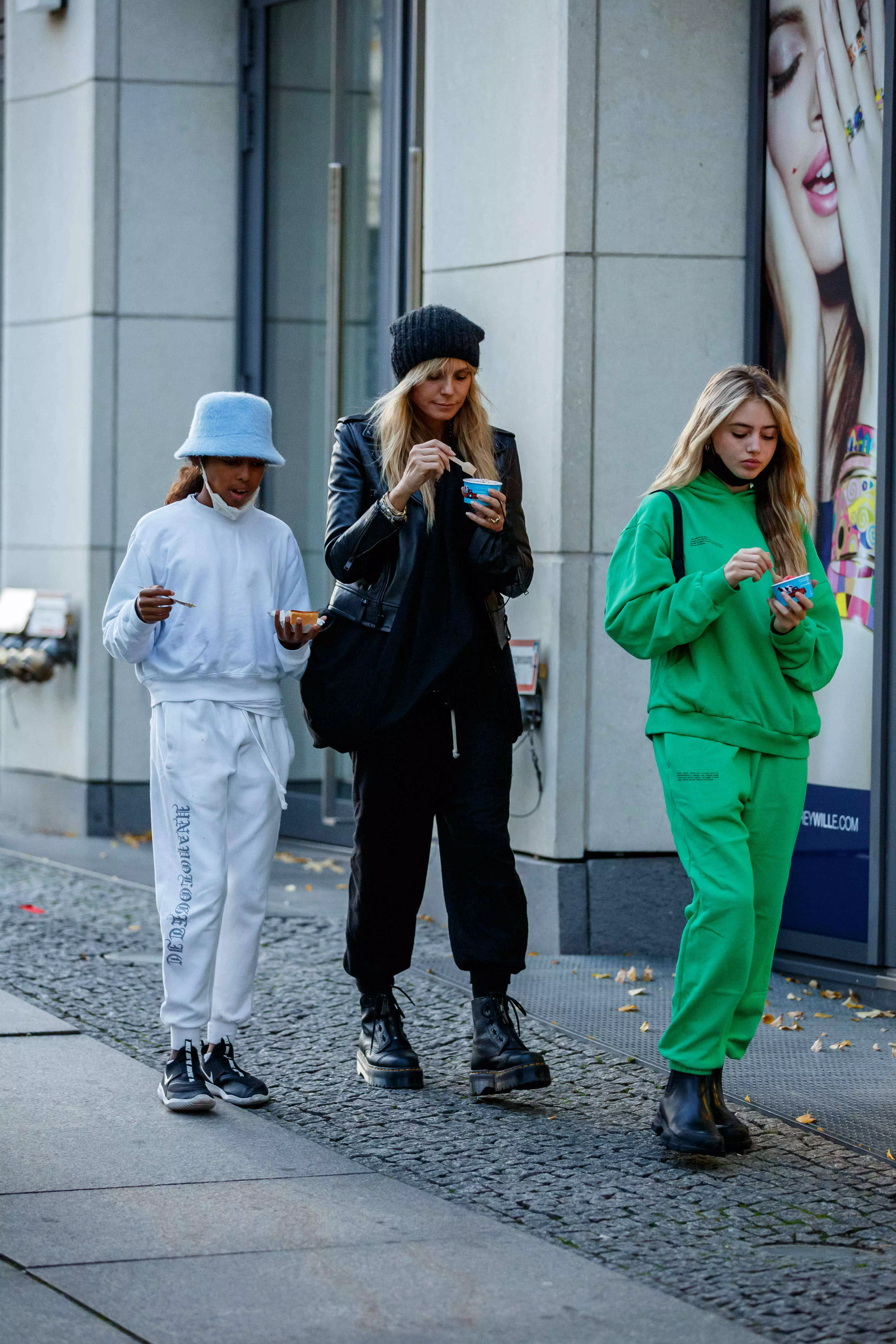 heidi-klum-goes-sightseeing-with-her-4-kids-in-germany-photos