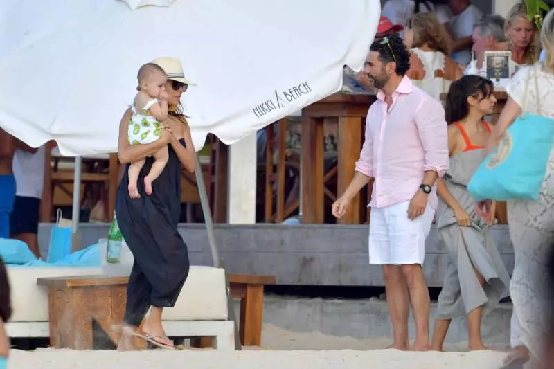 Eva Longoria dan Jose dengan bayi