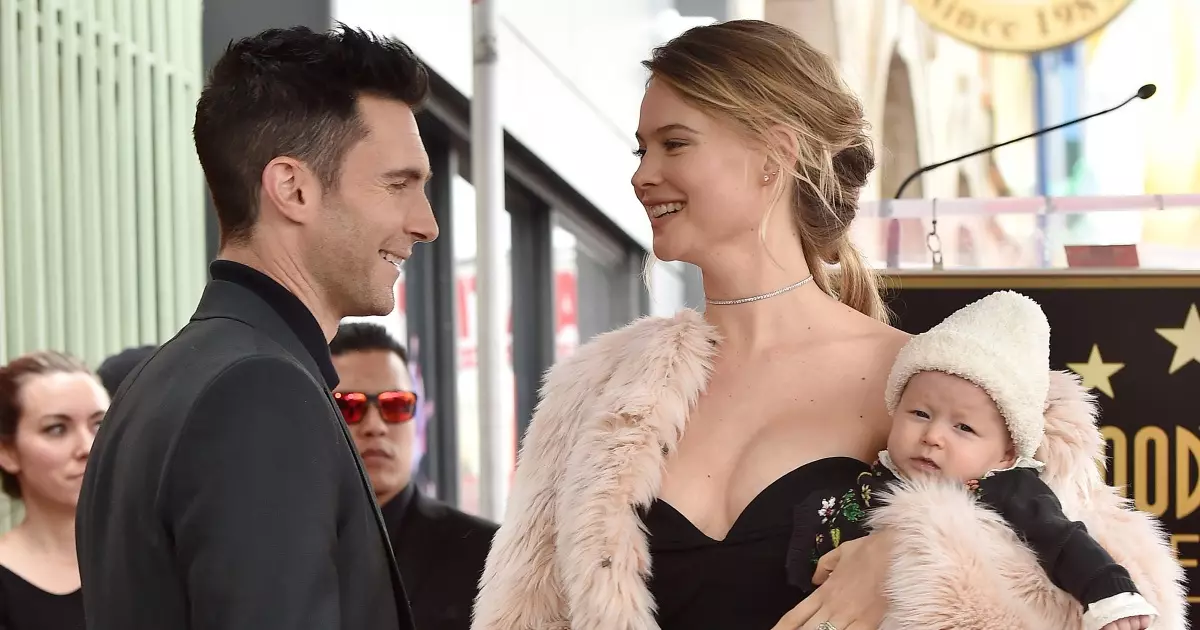 Adam Levine und Behati Prinsloo sind ihrer wachsenden Familie „gewidmet“.