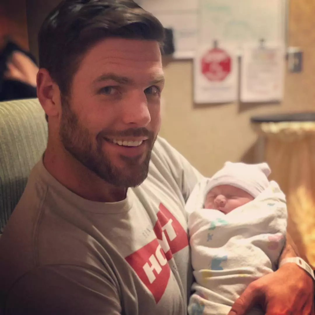 Mike Fisher og baby Jacob