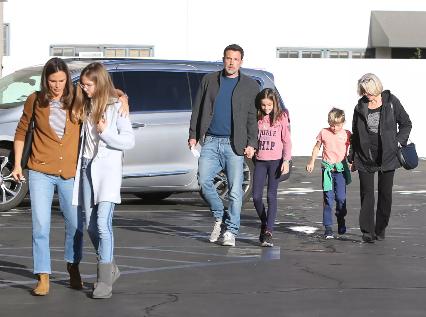 Ben Affleck, Jennifer Garner na ezinaụlọ ya, Los Angeles, USA - 27 Nov 2019