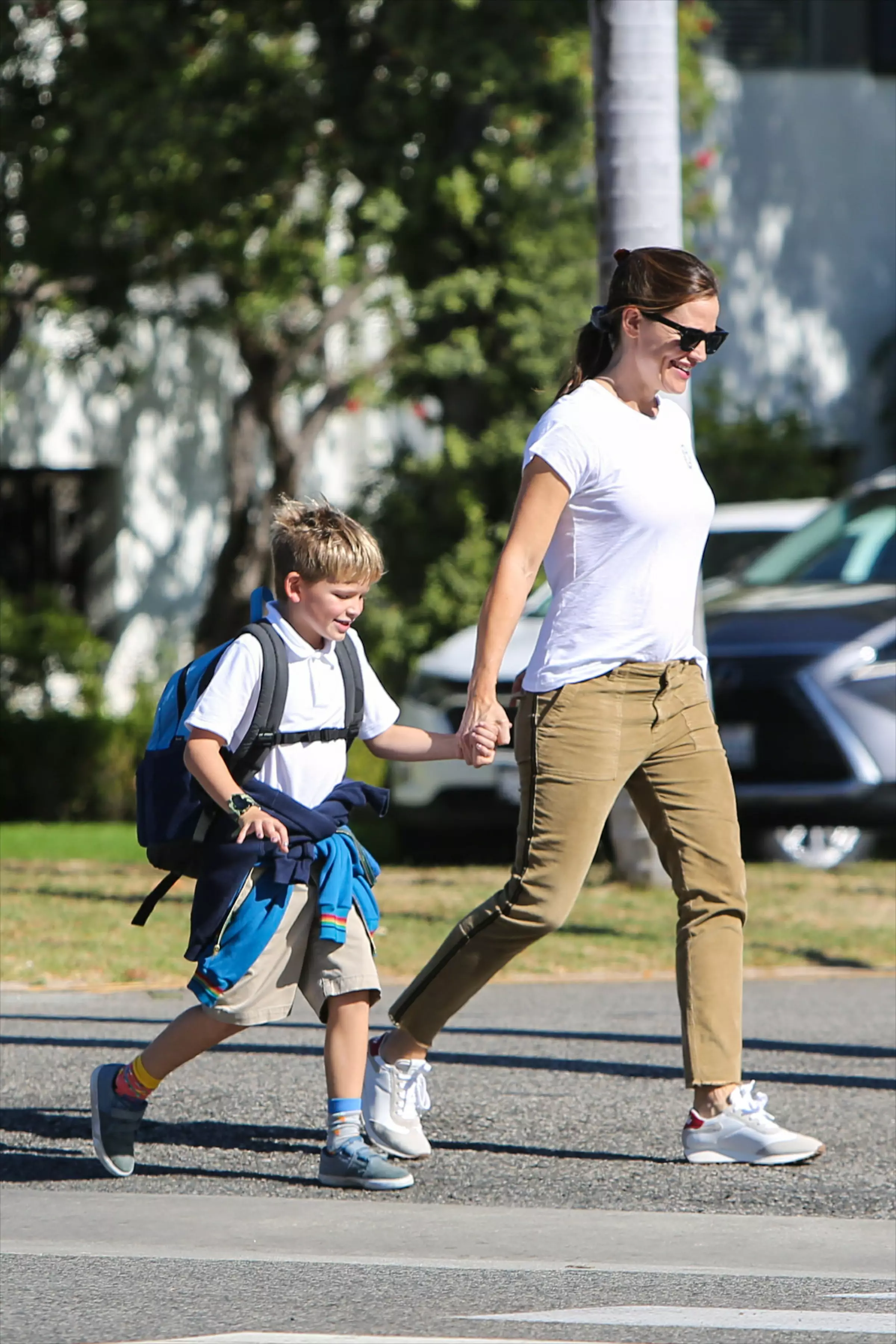 Jennifer Garner parece casual facendo recados con Son