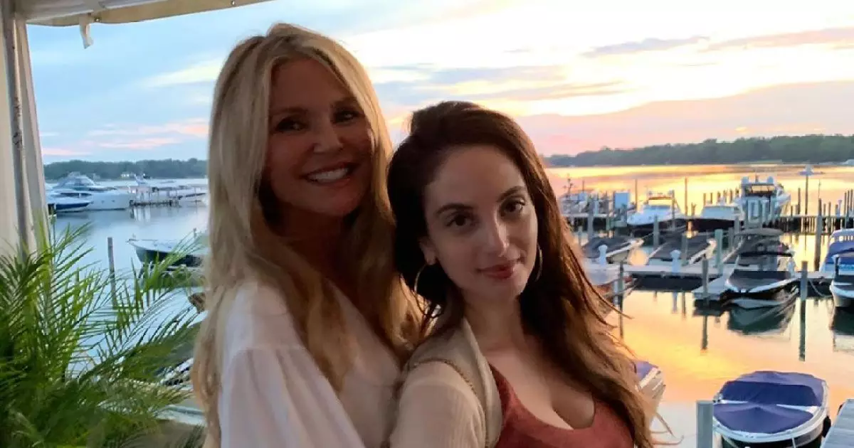 Christie Brinkley anodana Mwanasikana Alexa Ray Joel "Gem Rinoshamisa"