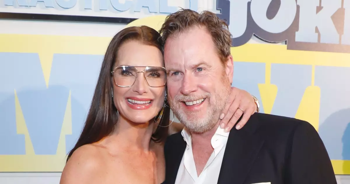 Suami Brooke Shields Chris Henchy: Temui Pasangan Penerbitnya