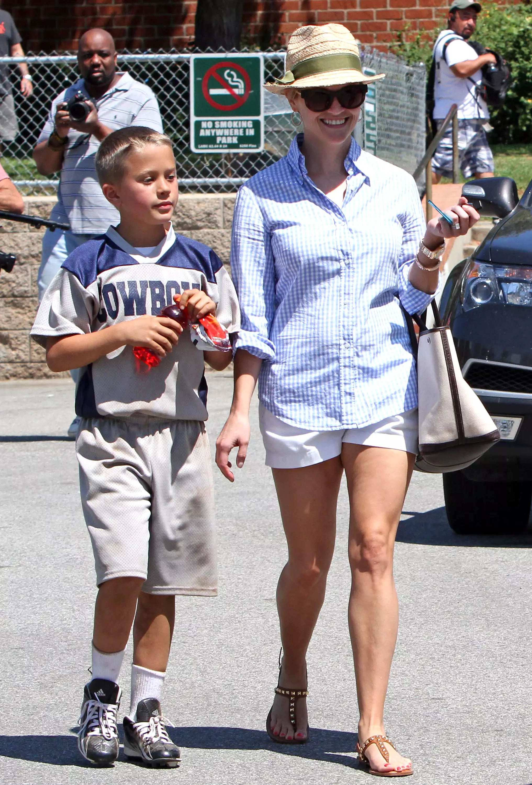 reese-witherspoon-kids-13 may