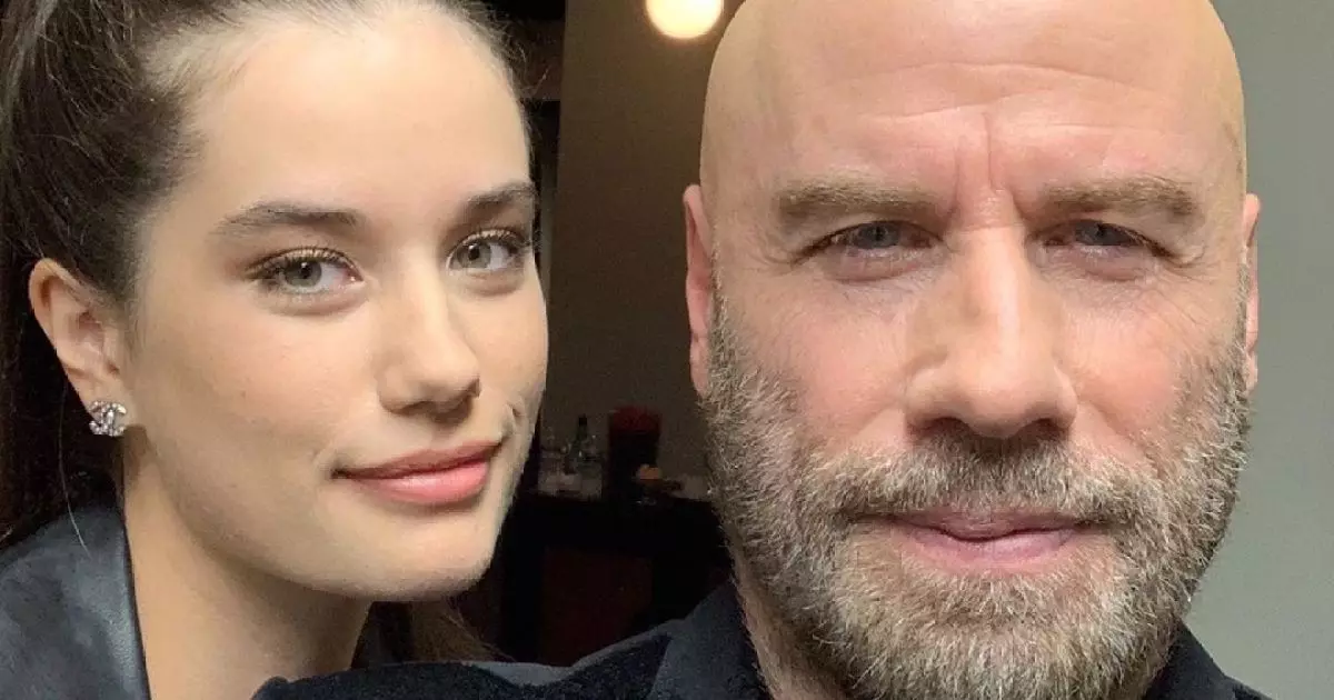 Putri John Travolta Ella Pens Pesen Ulang Tahun Manis kanggo Bapake