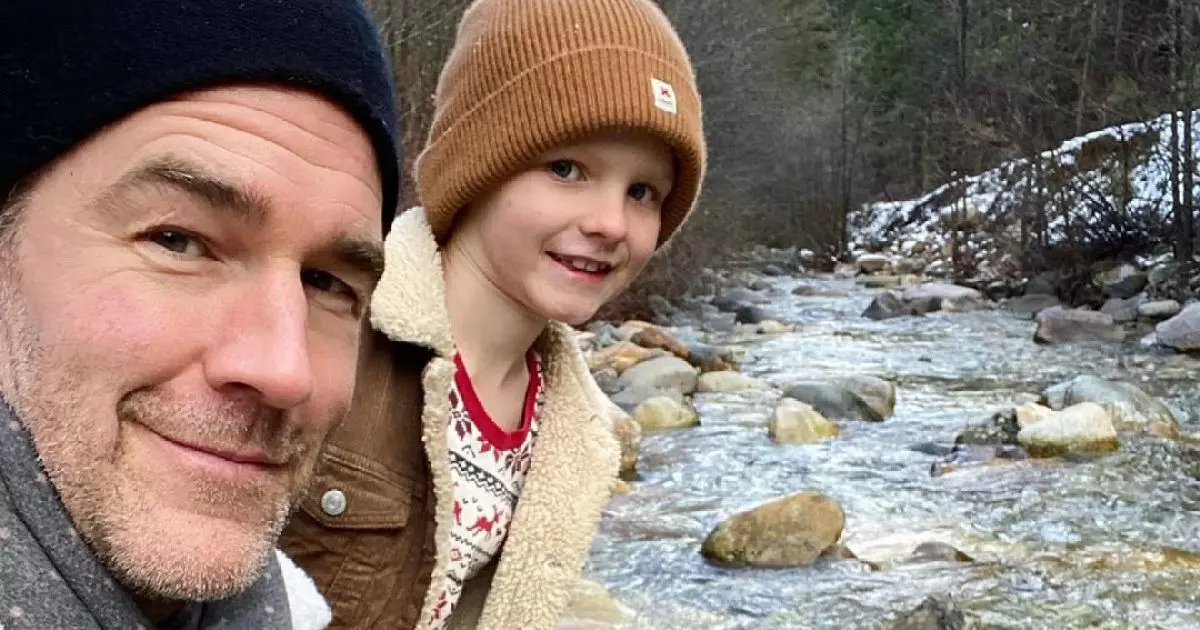 James Van Der Beek dice che il figlio Joshua gli ha insegnato la paternità