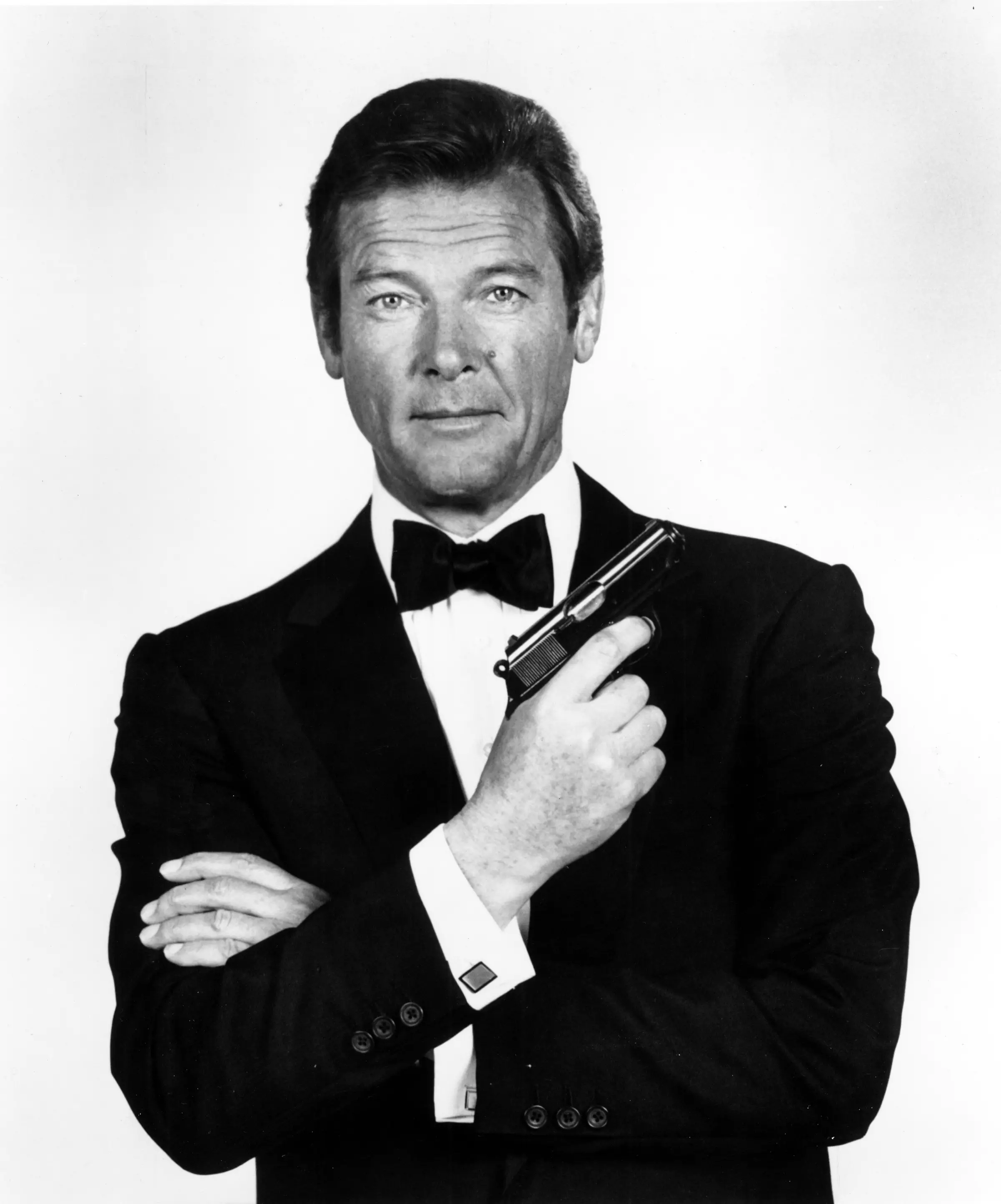 roger-moore-james-bond