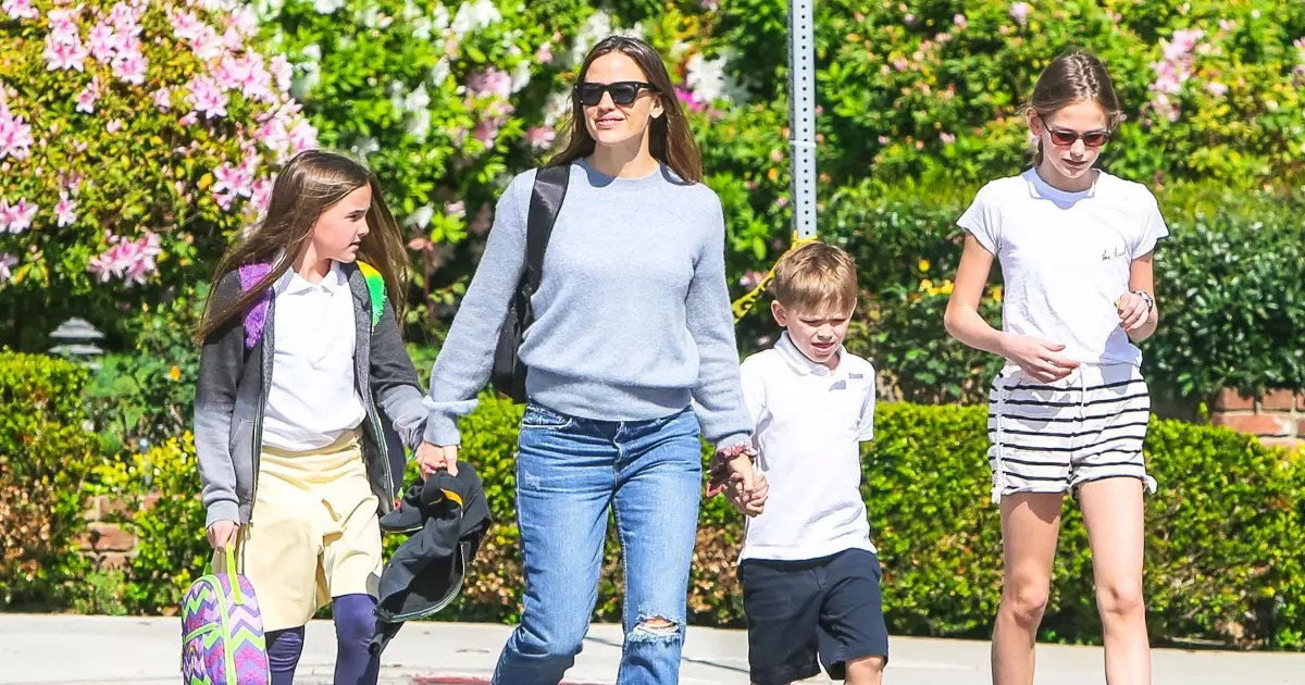 Jennifer Garner explica por que non verás aos seus fillos en Instagram