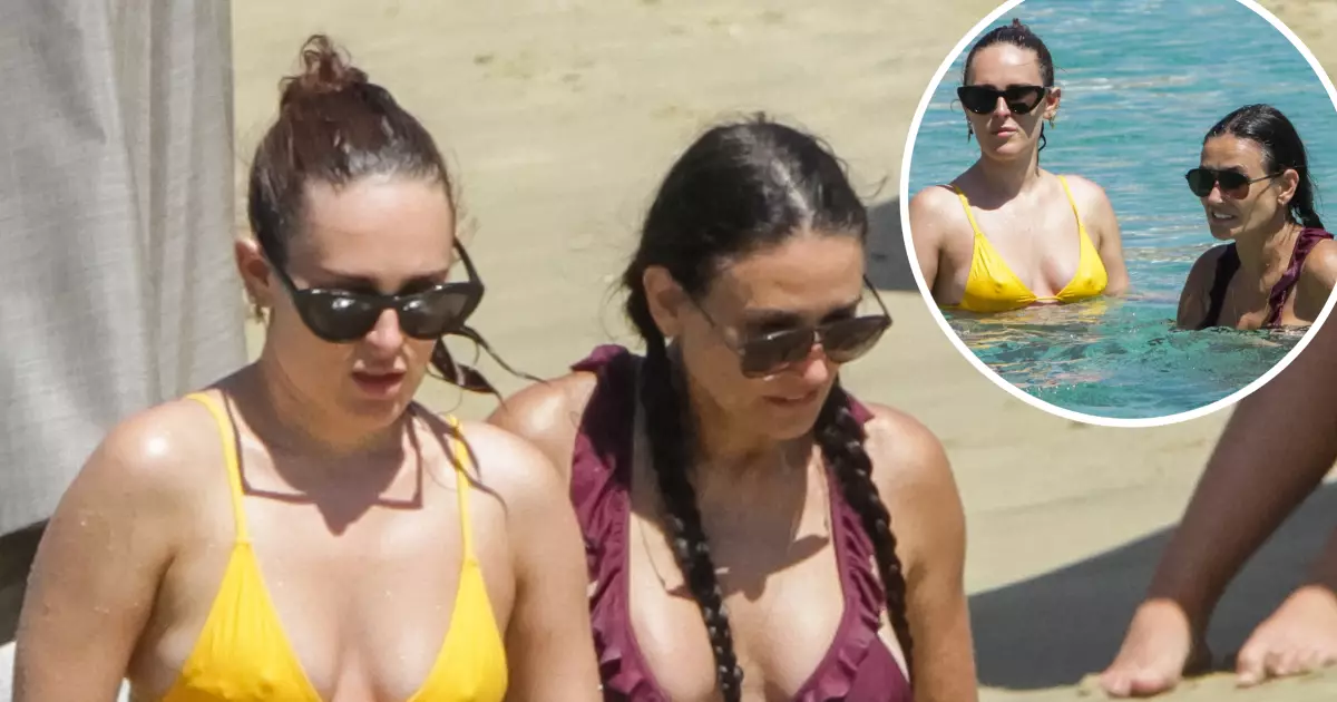 Demi Moore, Keça Rumer Willis Bikinis li Yewnanîstanê Dikin: Wêne