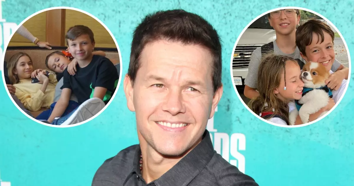 Mark Wahlberg's 4 caruur ah oo leh xaaska Rhea: Ella, Mike, Brendan, Grace