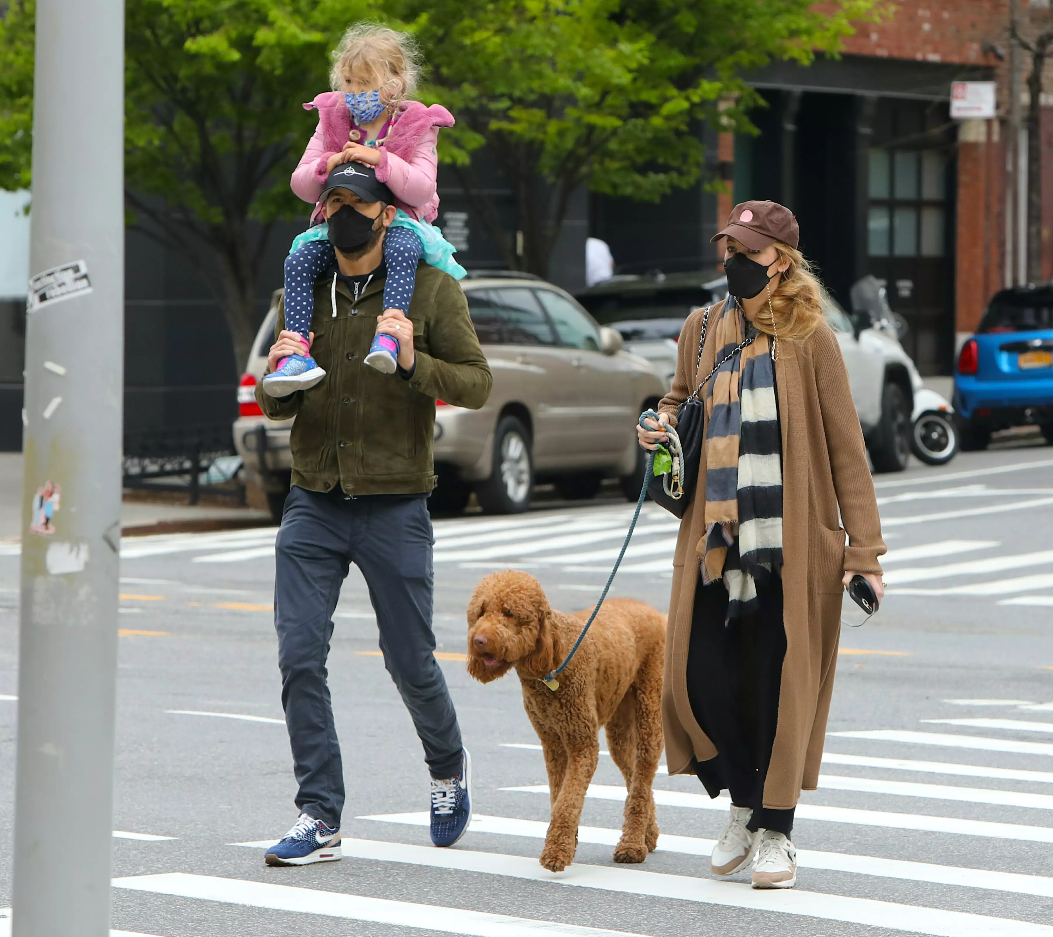 ryan-reynolds-blake-lively-spototted-in-photos-with-child-inez