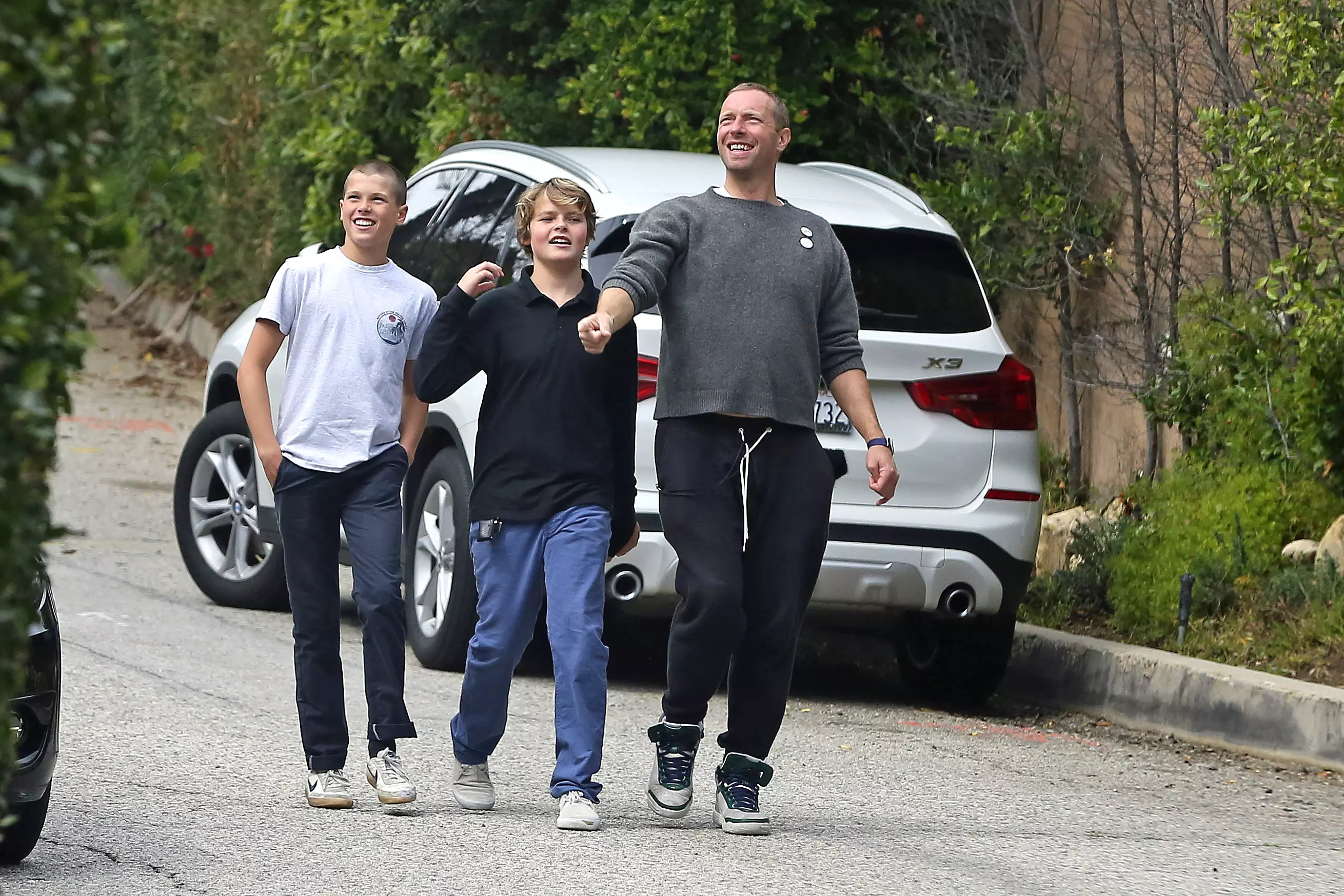 EKSKLUZIVNO: Chris Martin zunaj s sinom Mosesom, ki danes praznuje 14. rojstni dan