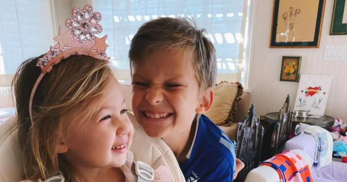 Izithombe Ezinhle Kakhulu zika-Kate Hudson ze-Kids Ryder, i-Bingham no-Rani