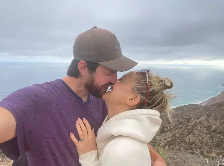 Kate Hudson het Danny Fujikawa verloof