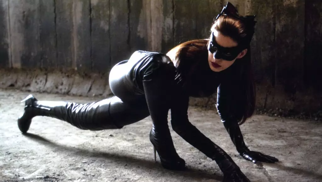 catwoman-anne-hathaway