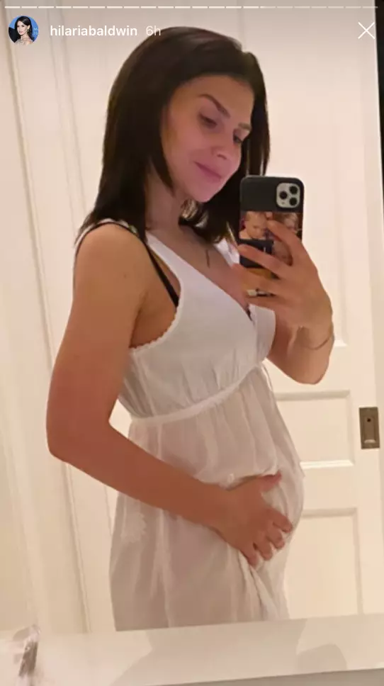 hilaria baldwin wekutanga mwana bump photo