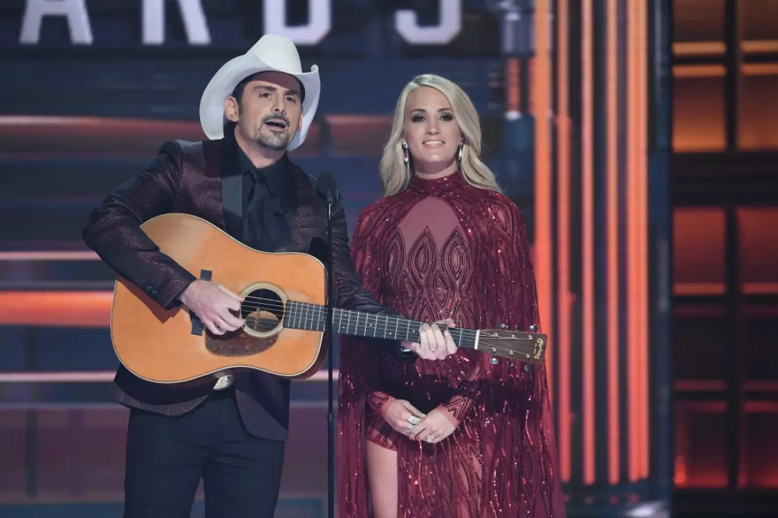 carrie-underwood-brad-paisley-cmas