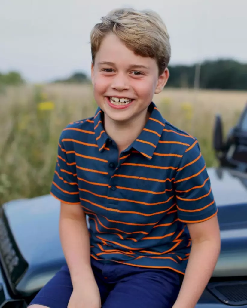乔治王子 8 岁生日照片：见英俊的新肖像